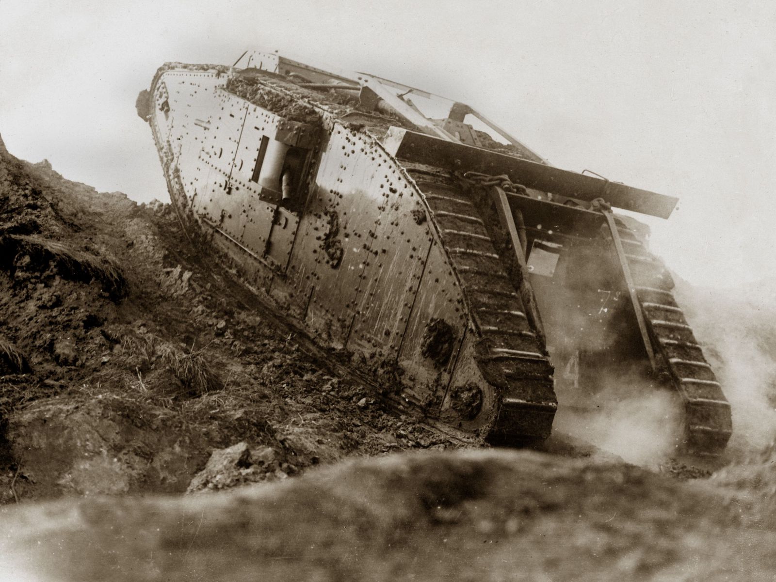 Přesně před 100 lety se na bojišti objevil historicky první tank. Nebyl ...